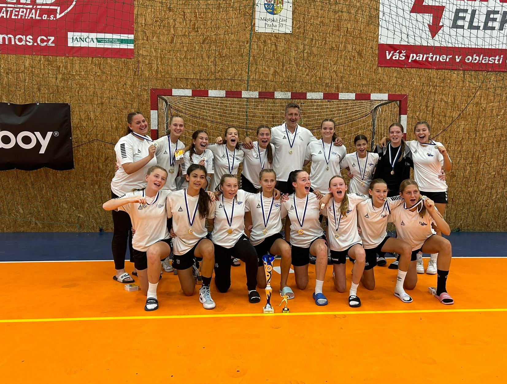 Vršovice Handball Cup 2023 – zlatý úvod sezóny pro starší žačky – HK ...